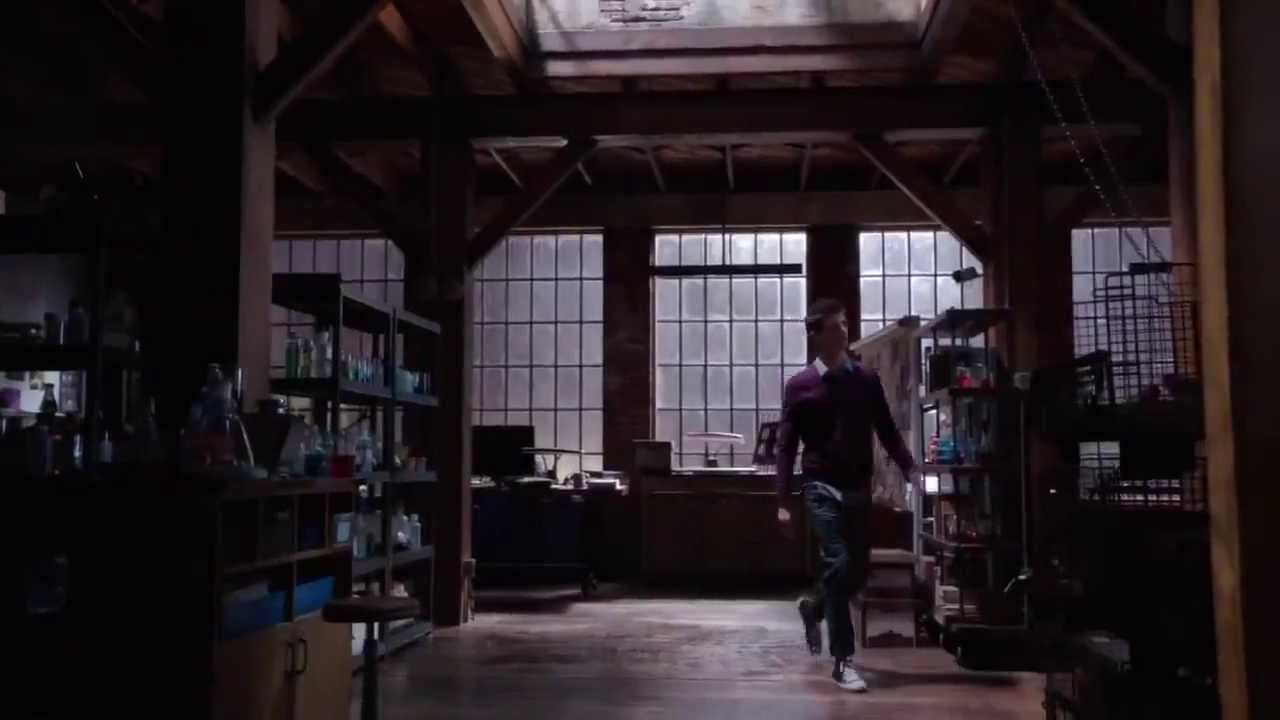Arrow: How Barry Allen becomes 'The Flash'! - YouTube