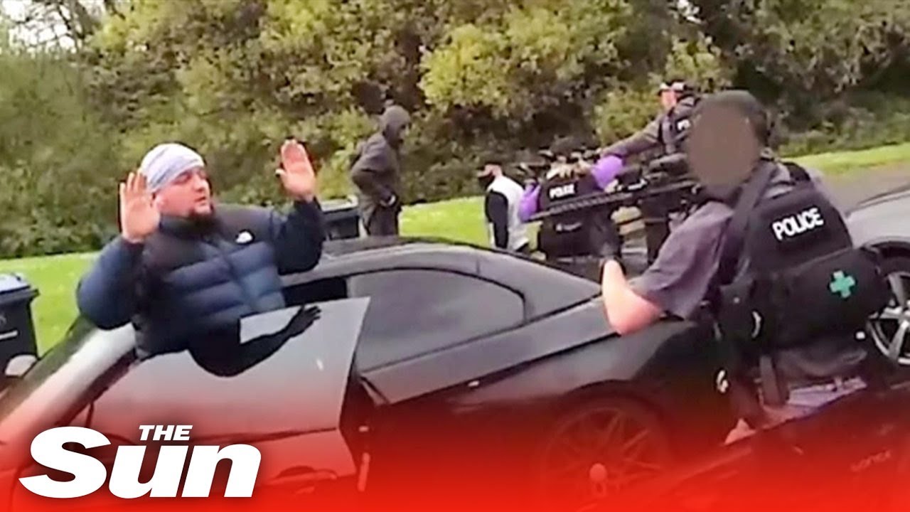 ‘FBI’ armed with assault rifles swoop on gang in huge weapons raid ...