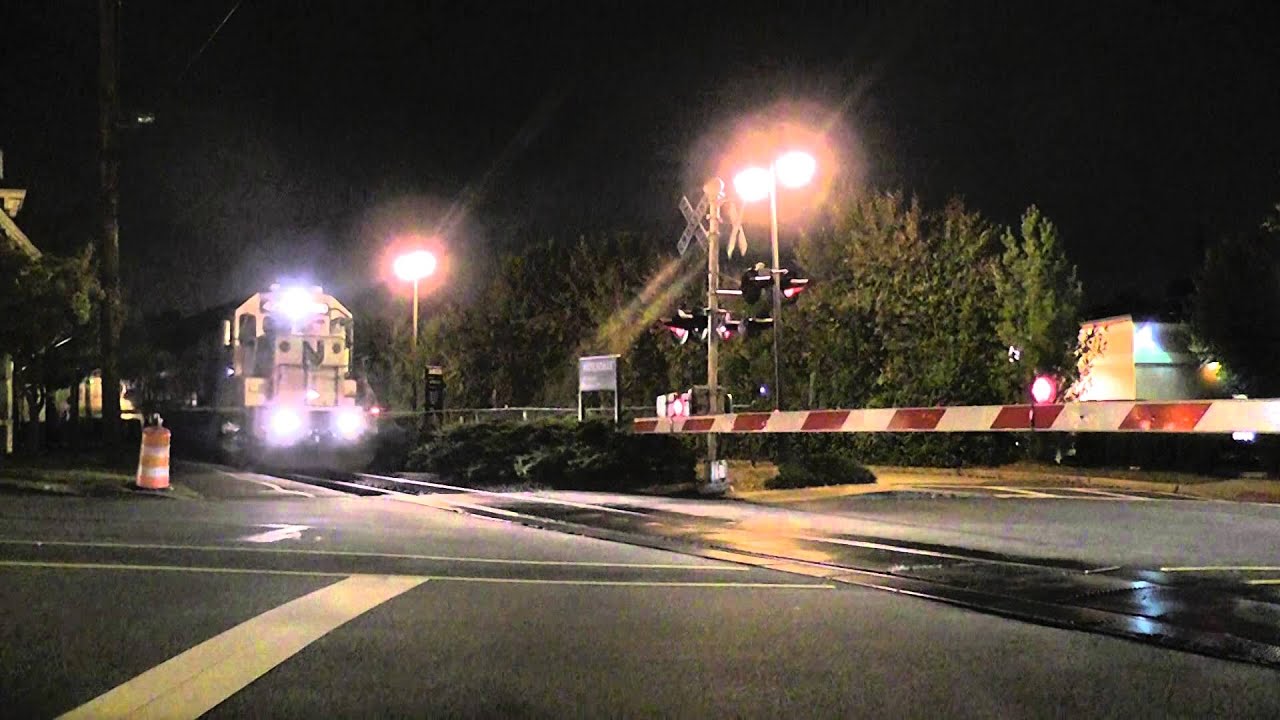 NJ Transit GP40 4210 in Hillsdale in HD - YouTube