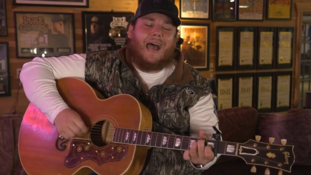 Luke Combs Hosts Virtual Concert For Fans At Home - YouTube