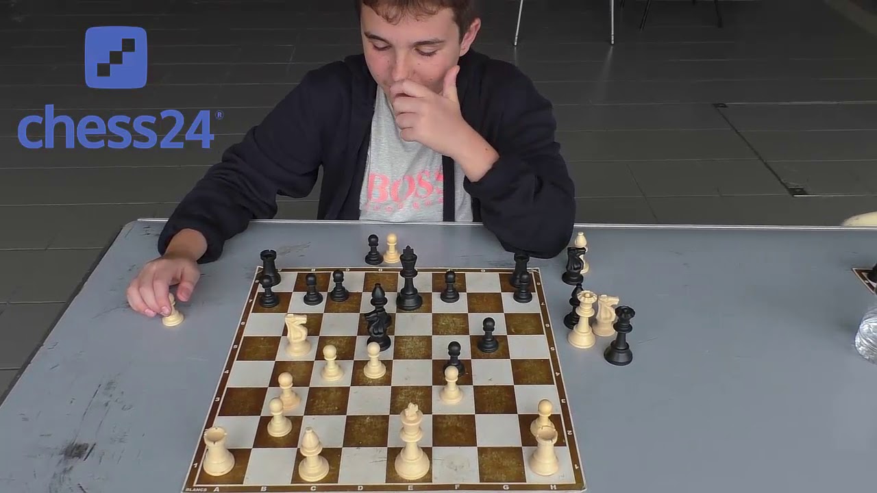 Marc'Andria Maurizzi, Champion d'Europe U12 2019, montre la partie du ...