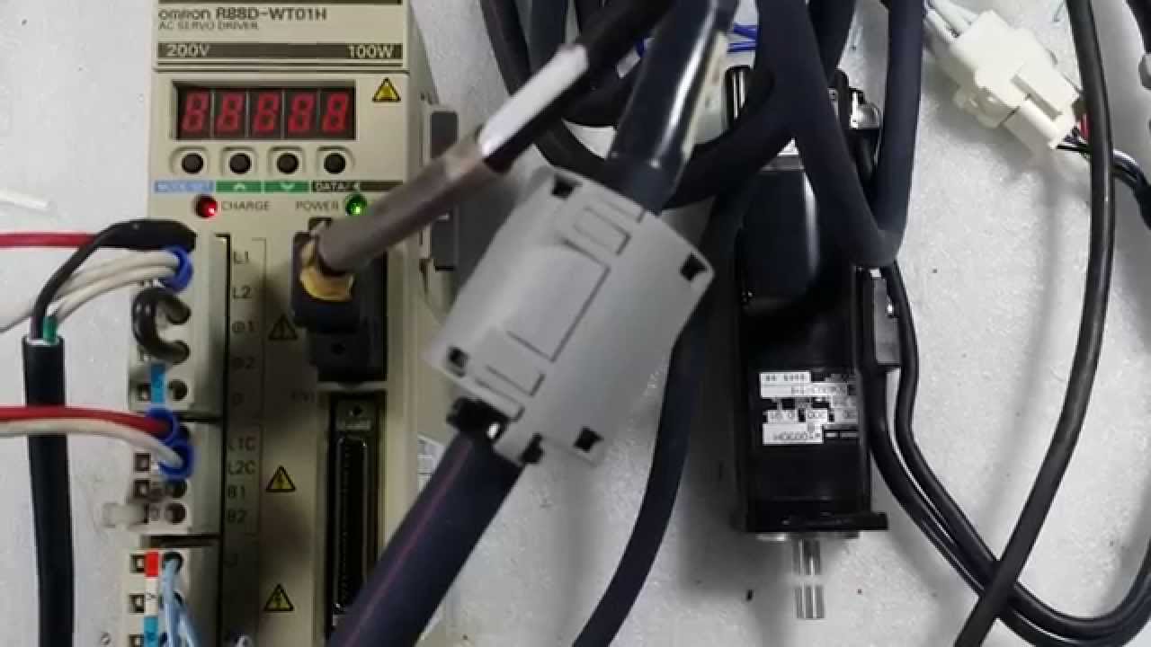 OMRON R88D-WT01H, R88M-W10030H-B - YouTube
