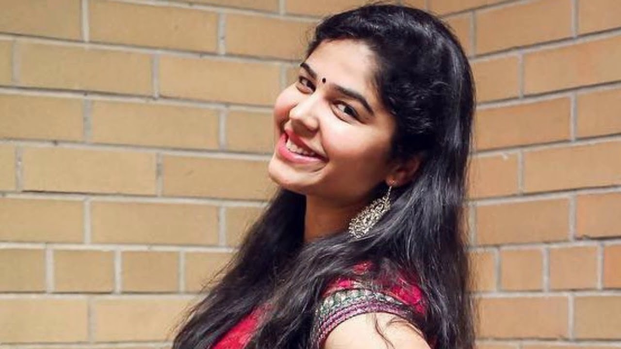 Singer Lipsika Persnal Family Photos - YouTube