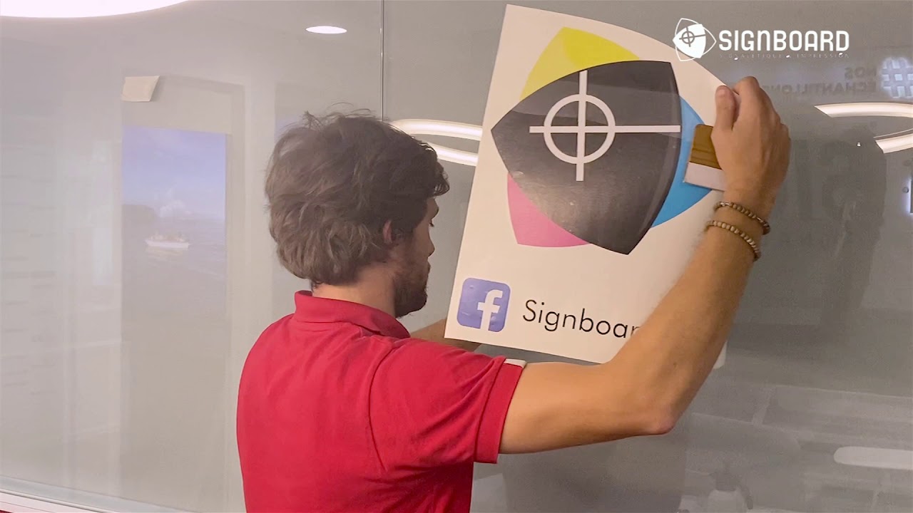 SIGNBOARD - Comment poser un sticker sur une vitre - YouTube