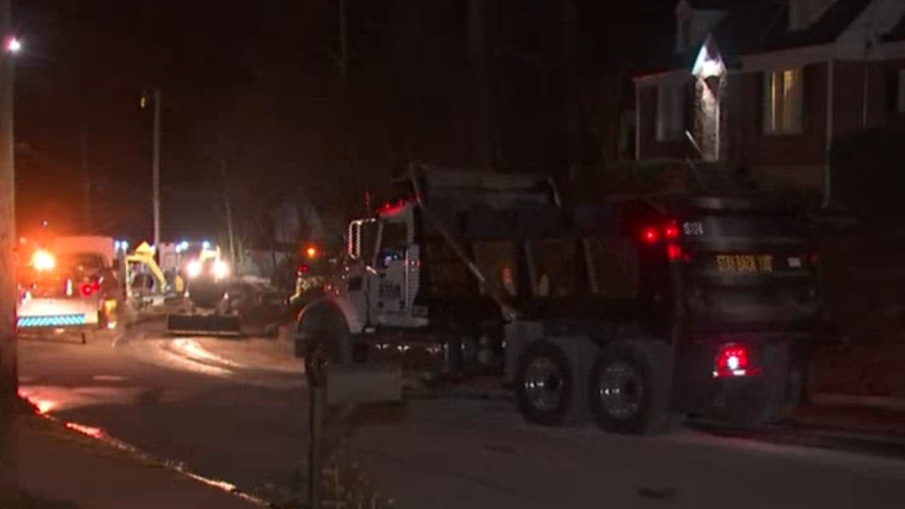 Gas line repairs delayed due to sewer line rupture - YouTube