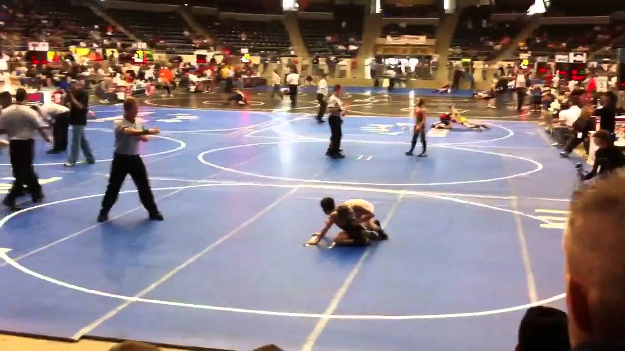 Cody Phippen (KS) vs Patrick McKee (MN) 2010 Kickoff Classic - YouTube