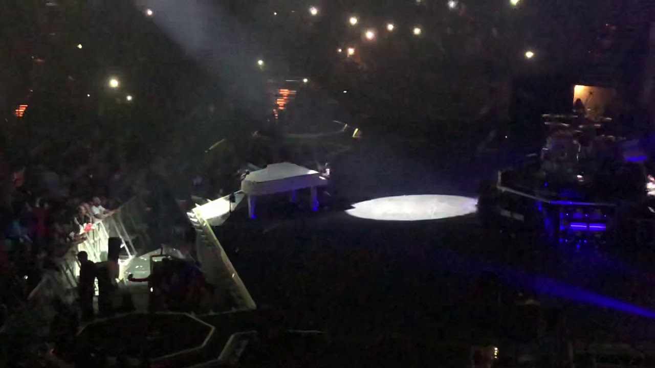 Kiss - Beth (Eric Singer piano/vocals) February 01, 2019 Moda Center ...