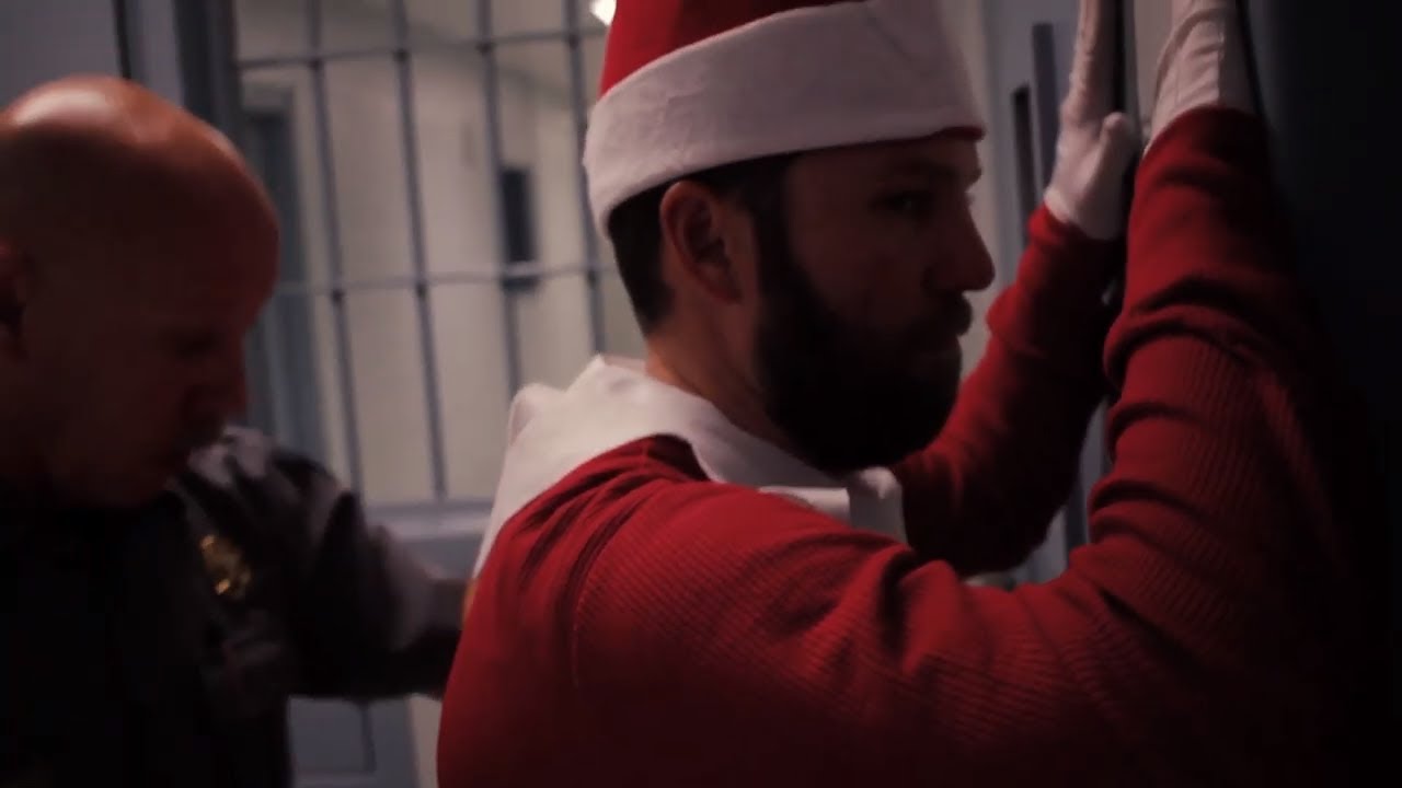Elf Breaking Out Of Jail! - YouTube