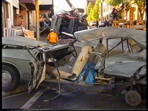 MFB - Pumper 10 Hawthorn Crash (1999) - YouTube