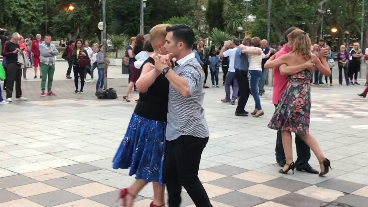 4) El Primer Flashmob de Tango en Mar del Plata - YouTube