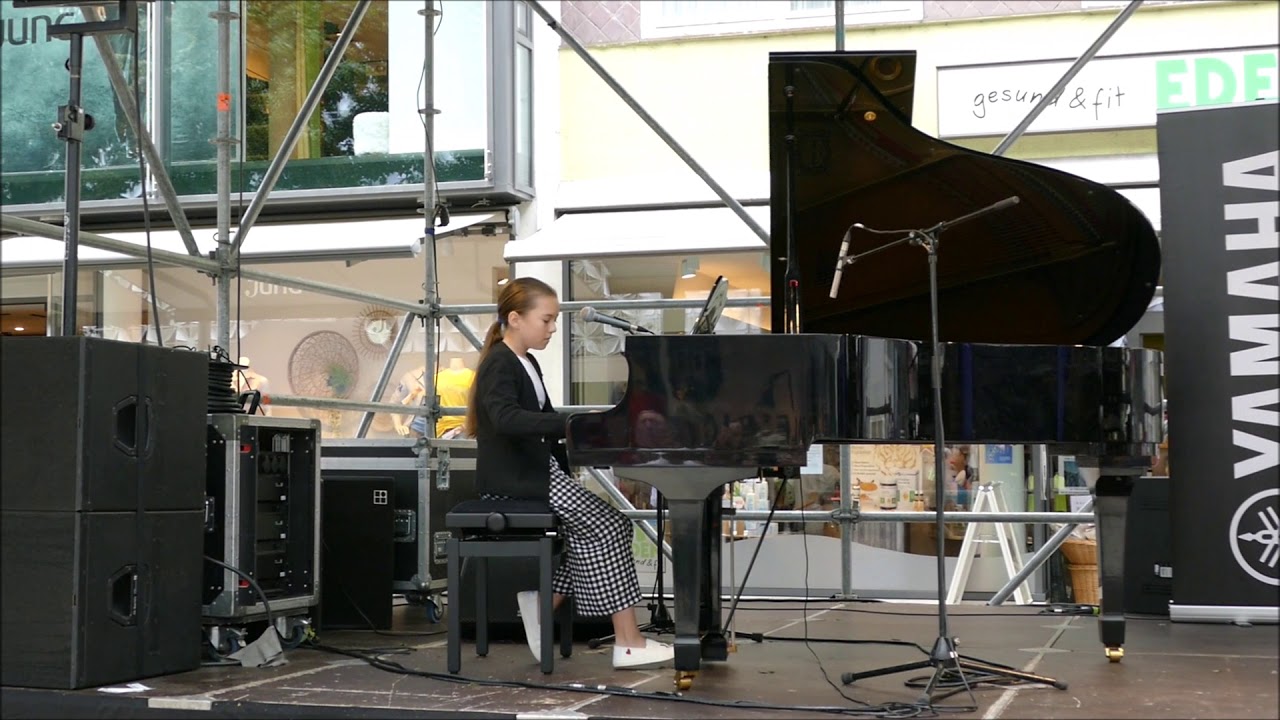Luisa Schäfer, die jüngste Spielerin heute am Flügel, in Pforzheim ...