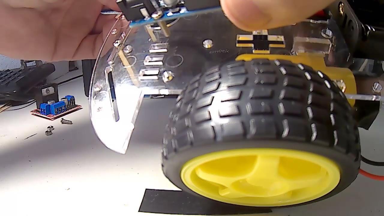 5.- Armado de un Robot Seguidor de Línea. Parte 5 (Arduino) - YouTube