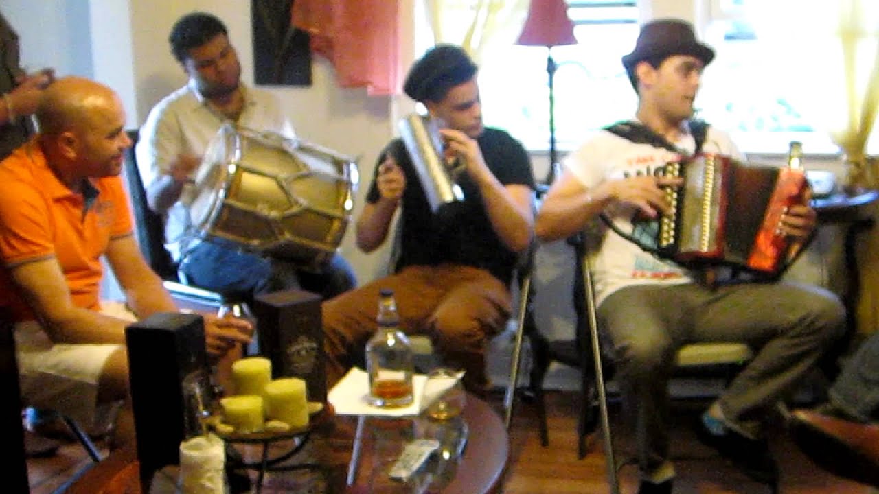 El Mejo Perico Ripiao A Trio - YouTube