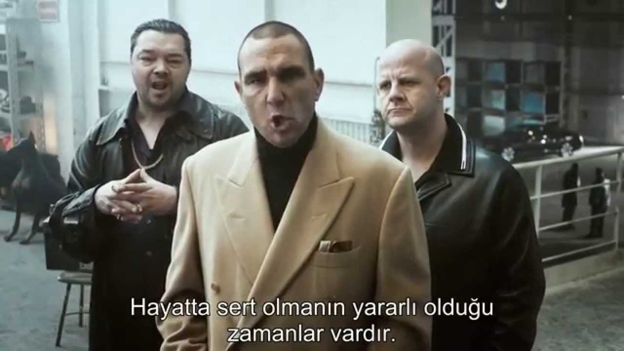 Vinnie Jones' hard and fast Hands only CPR (Turkish) - YouTube