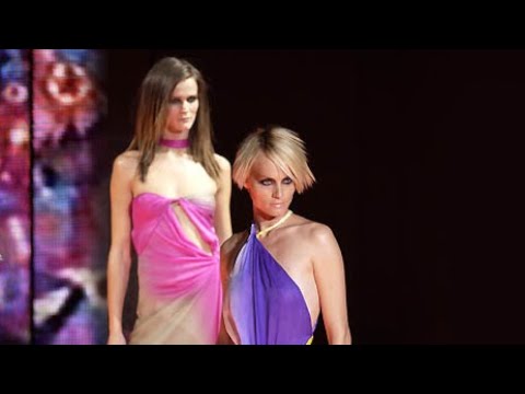 VERSACE Fall/Winter 2002-03 Milan | Full Show