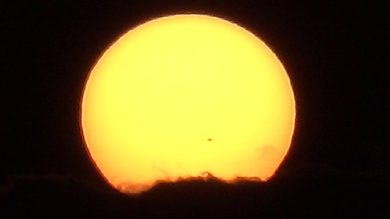 Sun Close Up Wed 12 July 2017 filmed by Michael Boyers - YouTube