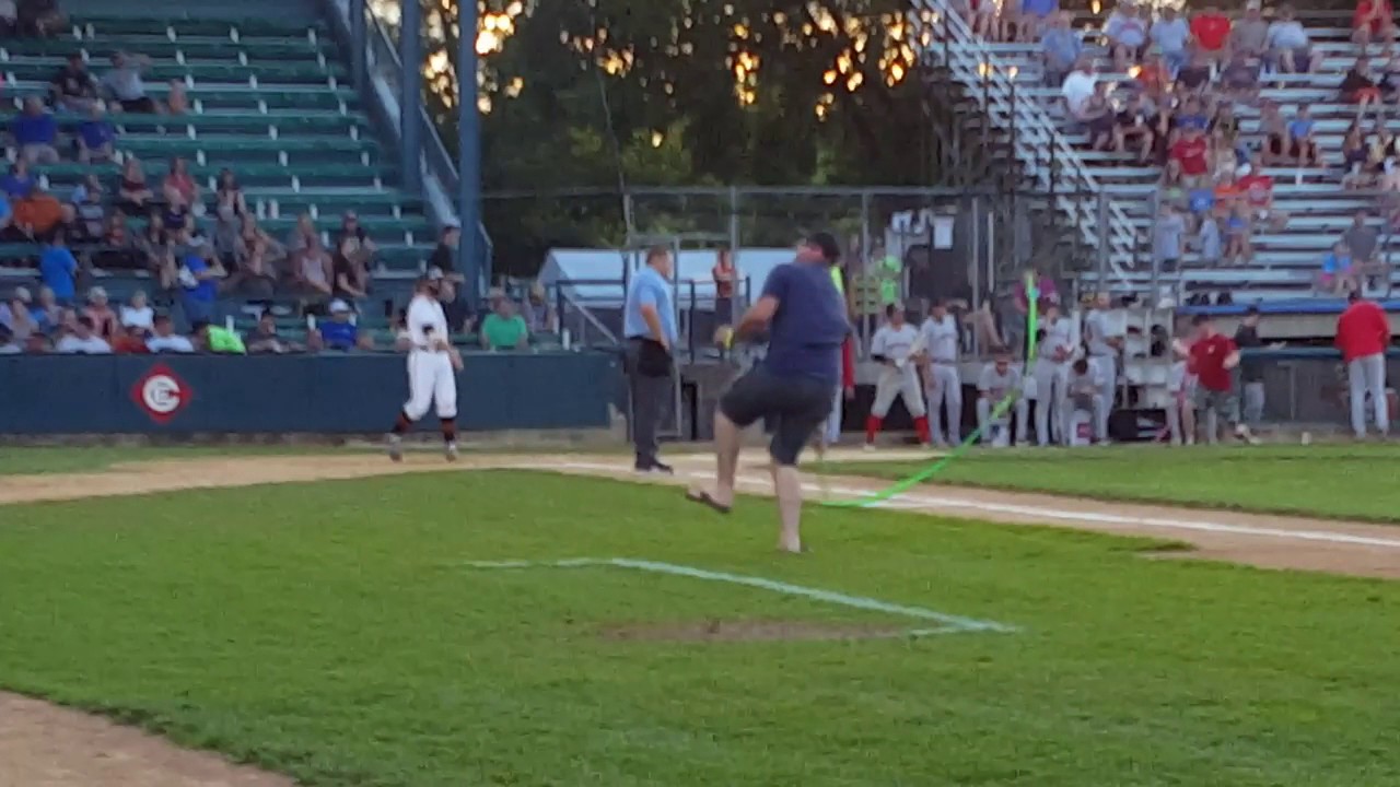 Big man dancing - YouTube