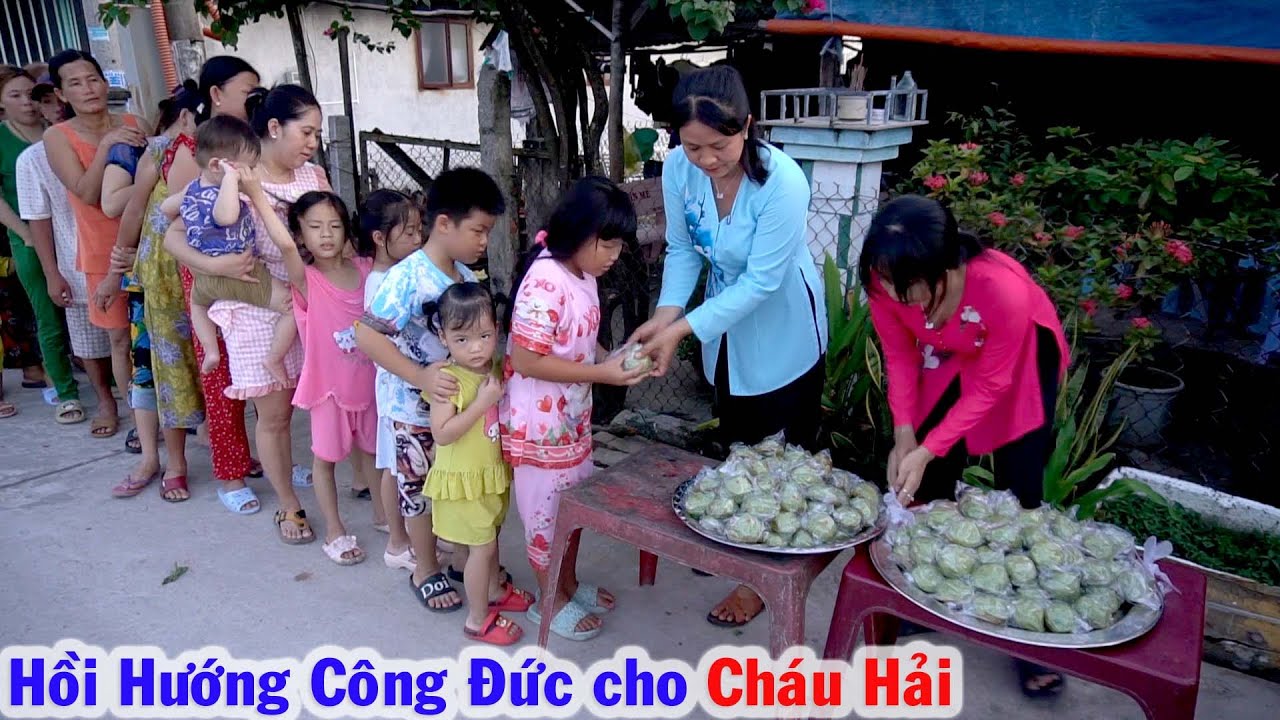 Tặng 70 Phần Bánh Quy cho Bà Con Quê Em nhắm Hồi Hướng Công Đức cho ...
