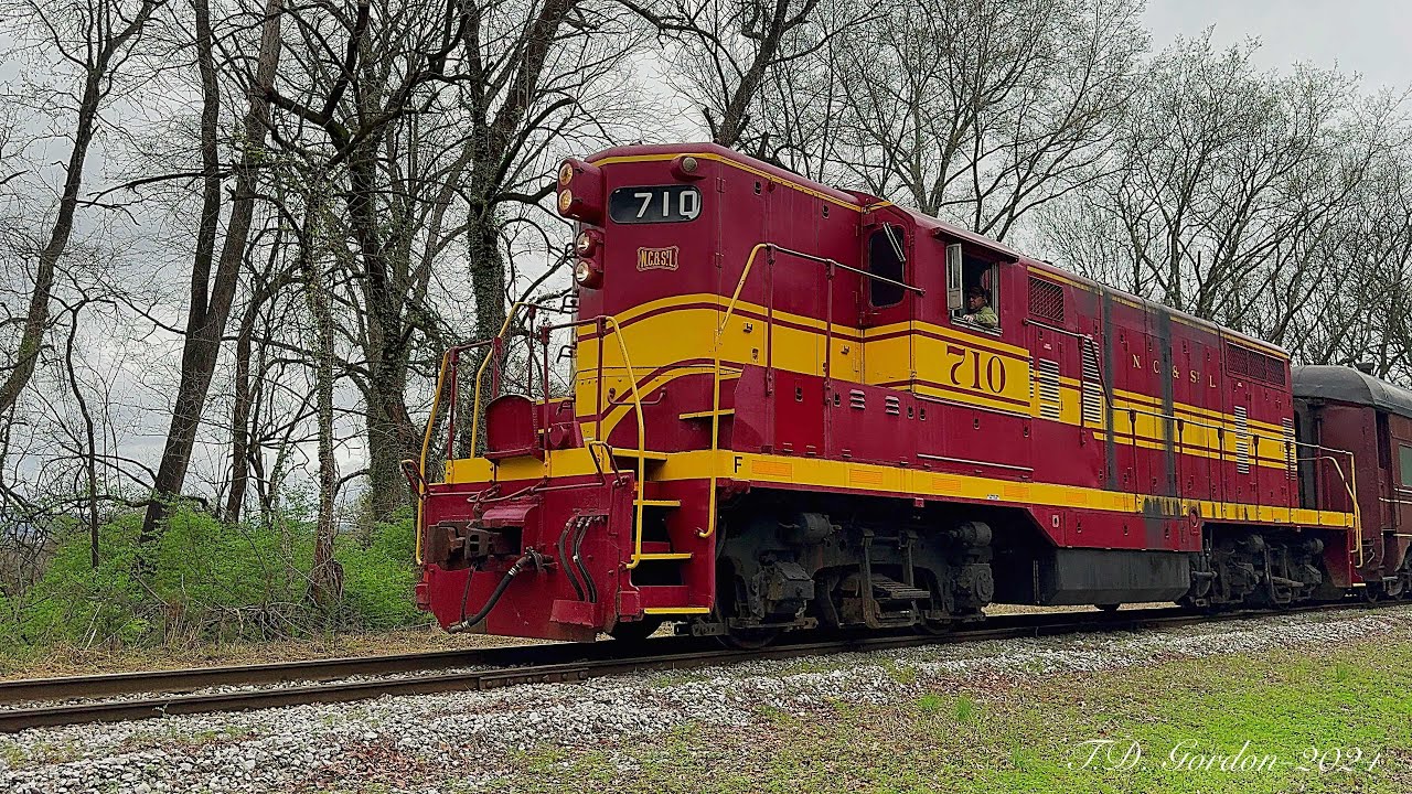NC&StL 710 at East Chattanooga - YouTube