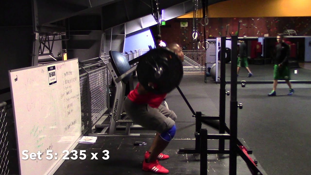 Smolov Squats: Cycle 1, Week 2, Day 4 (235# 10x3)(4 January 2014) - YouTube