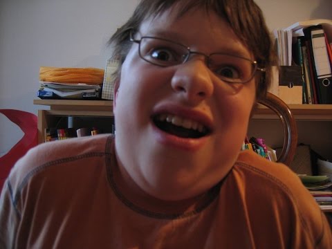 BOTTLE FLIP/CRINGE COMPILATION - YouTube