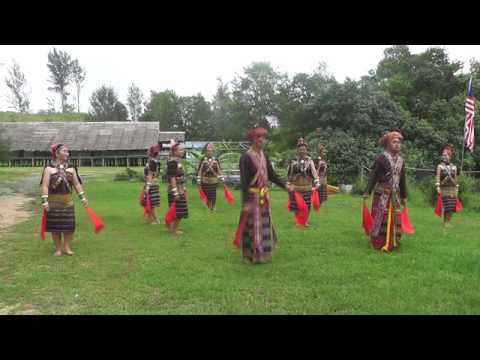 Tarian Kebudayaan Rungus 2017 (Sarucha) - YouTube