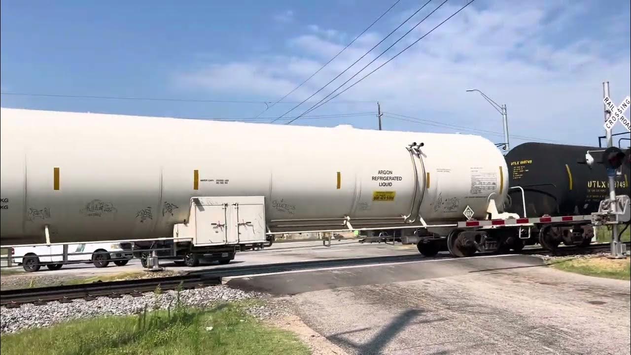 UP 7602 NB Leads Manifest Magnolia,Tx - YouTube