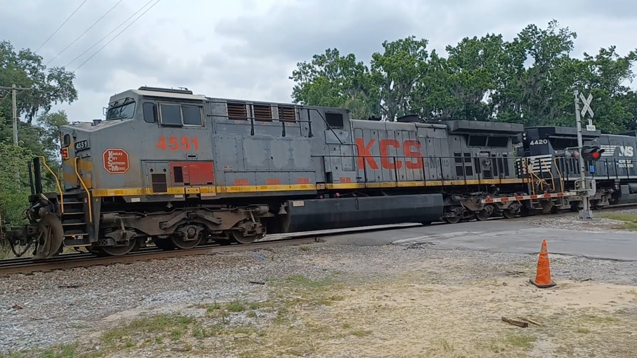 Kansas City Southern Grey Ghost on CSX B631 in Dade City, FL - YouTube