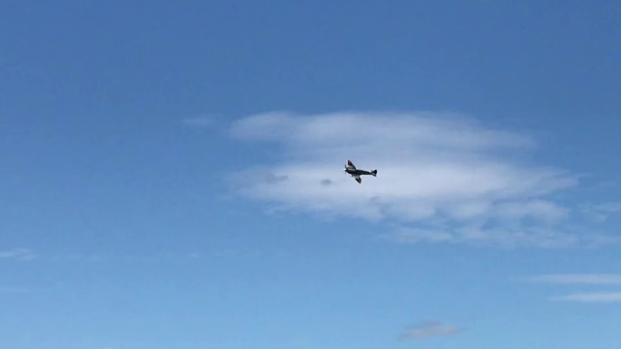 Spitfire flyby 2019 - YouTube