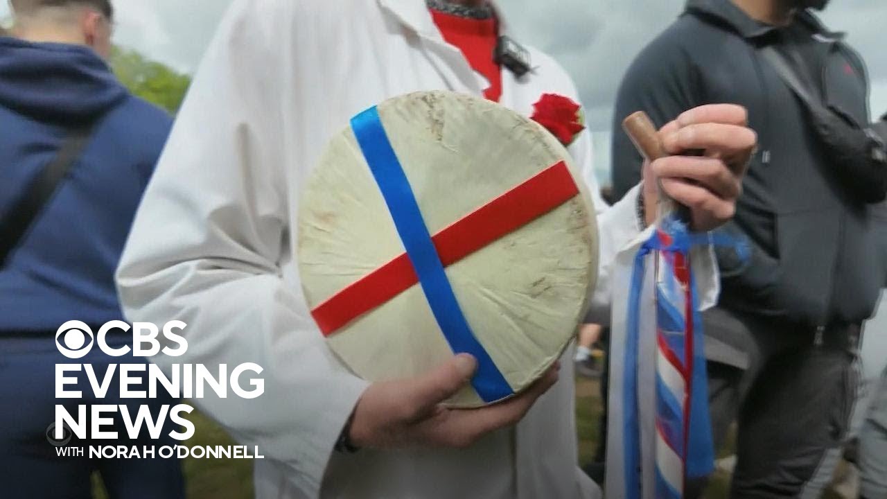 People risk injury at annual cheese rolling event in England - YouTube