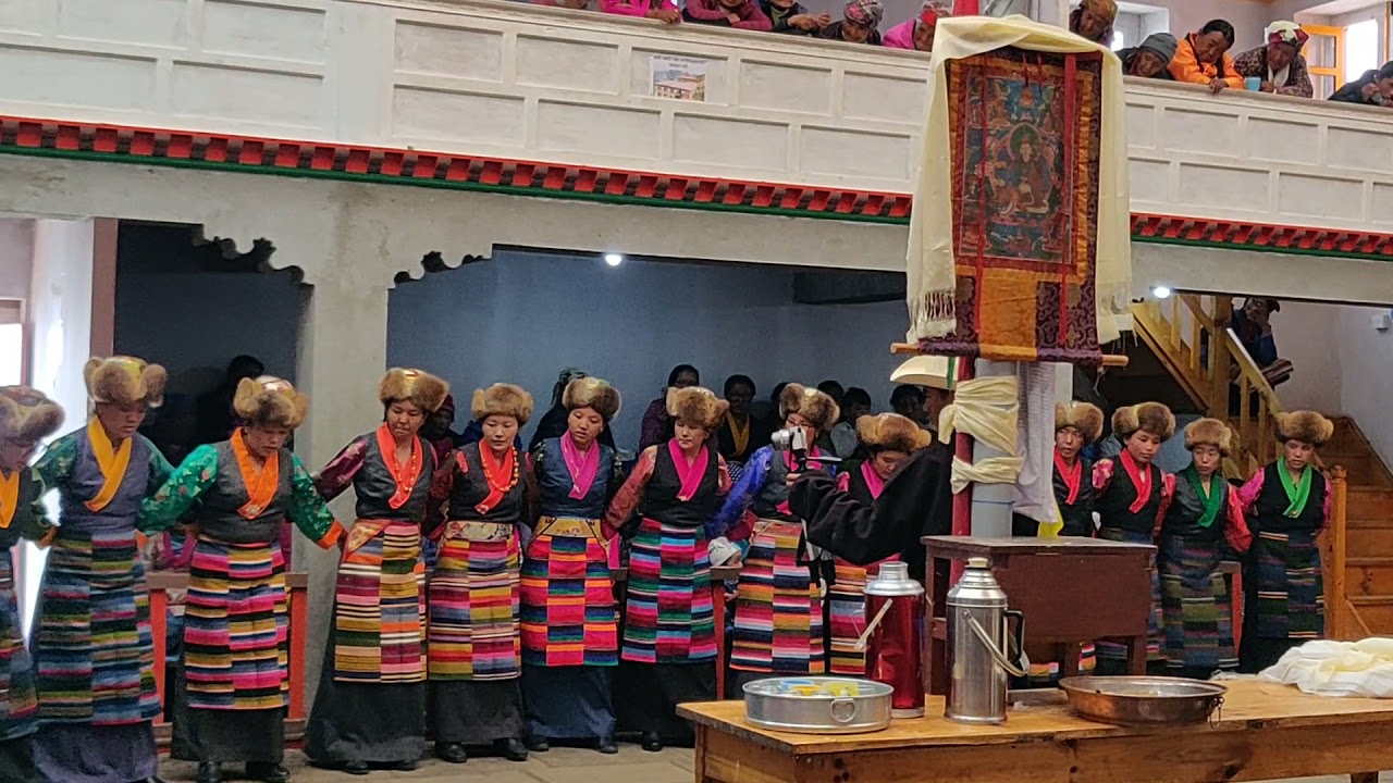 (SHERPAS)khumbu phortse Sherpa songs, traditional dress - YouTube