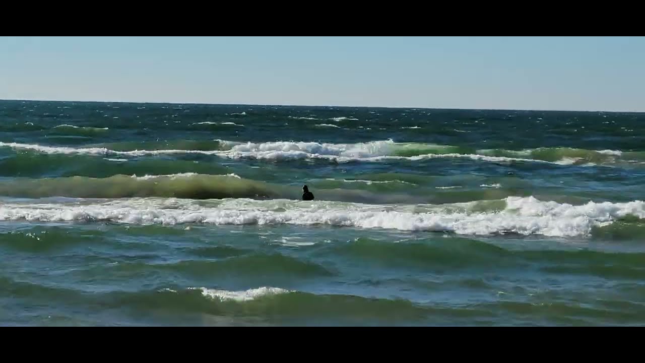 Waves on Lake Michigan Muskegon, MI 11-26-22 - YouTube