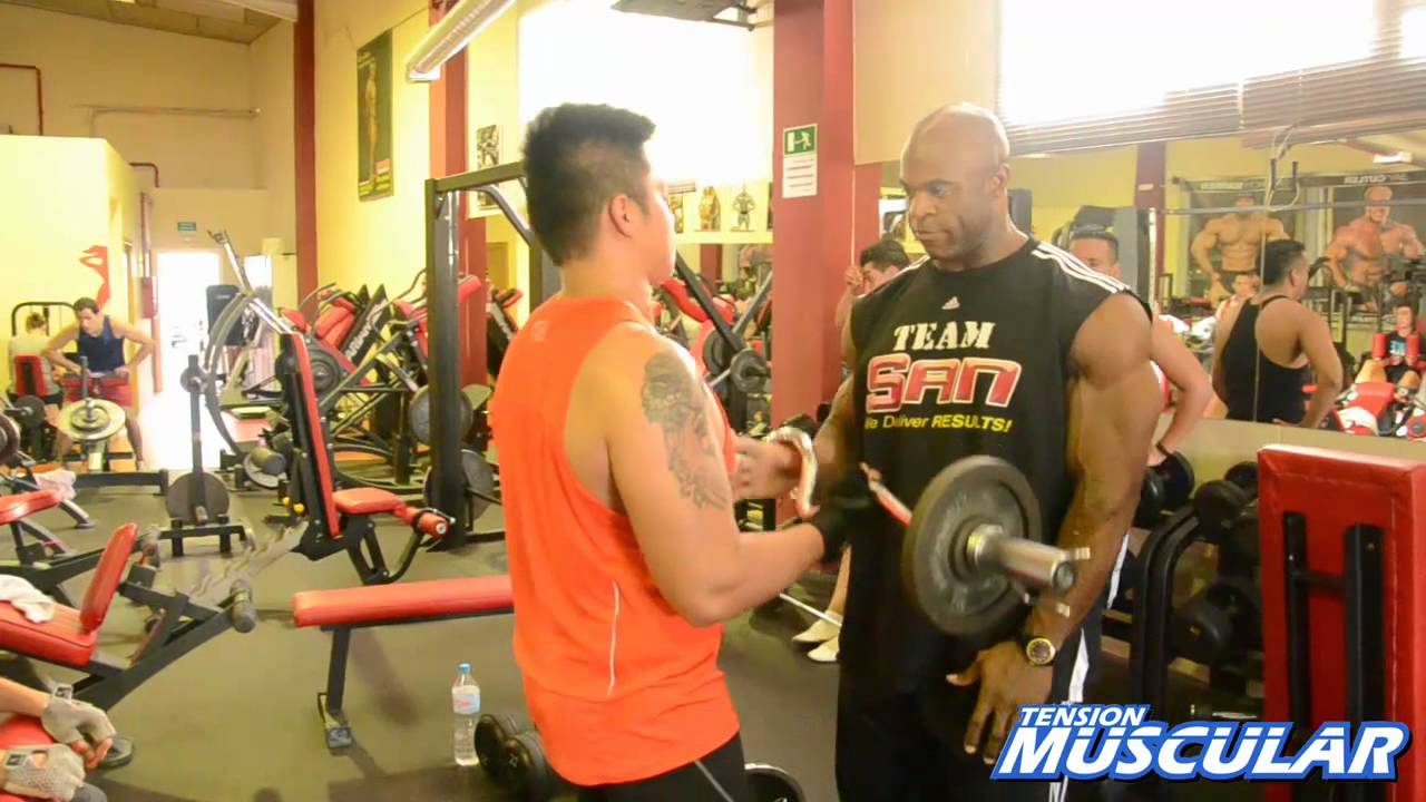 Entrenamiento de Bíceps barra con Ed Nunn @ Gimnasio Fco del Yerro en ...