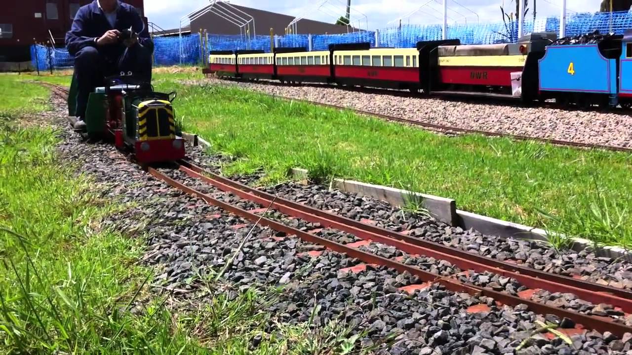 Maxitrak Coronation Multiple Unit With Planet 2 - YouTube