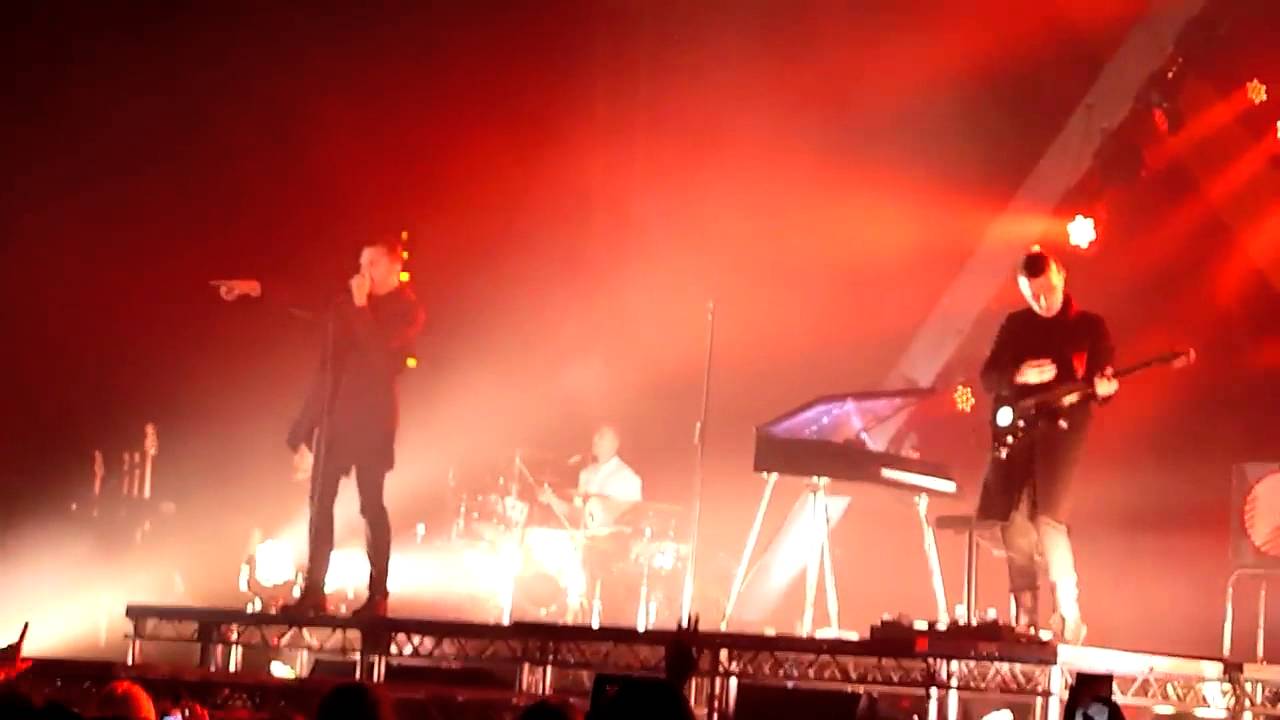 Hurts - Miracle - 10.11.13 Live in Berlin - YouTube