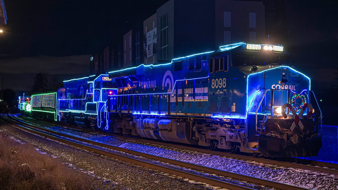 [4K] A Conrail Christmas: North Jersey Holiday Train at CP Bound Brook ...