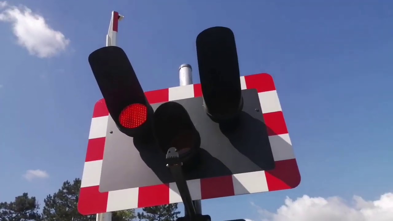 Great Coates MCB-OD Level Crossing (19/07/2020) - YouTube