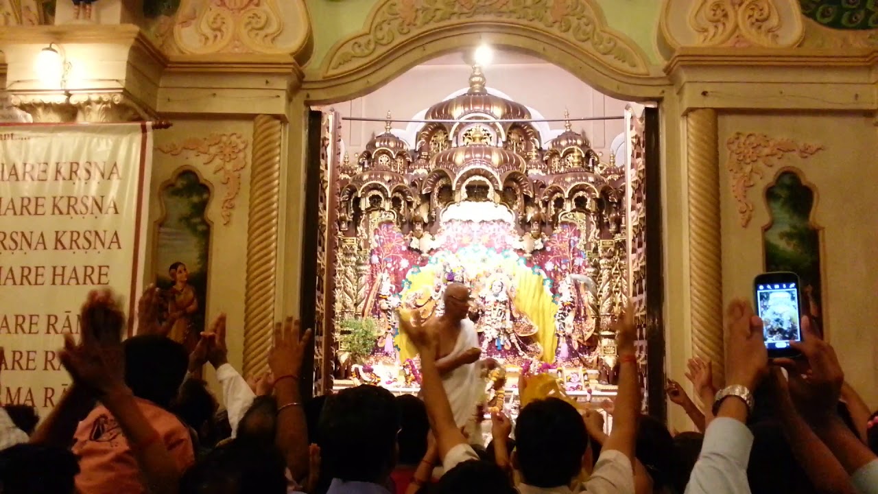 Iskcon Temple Aarti Vrindavan | Iskcon Evening Aarti Vrindavan Video ...