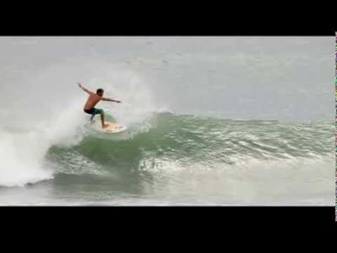 SURFING DAY WITH FRIENDS AT INCHES BEACH - YouTube