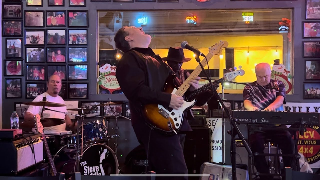 Evil Ways performed by the Steve Riddle Band - YouTube