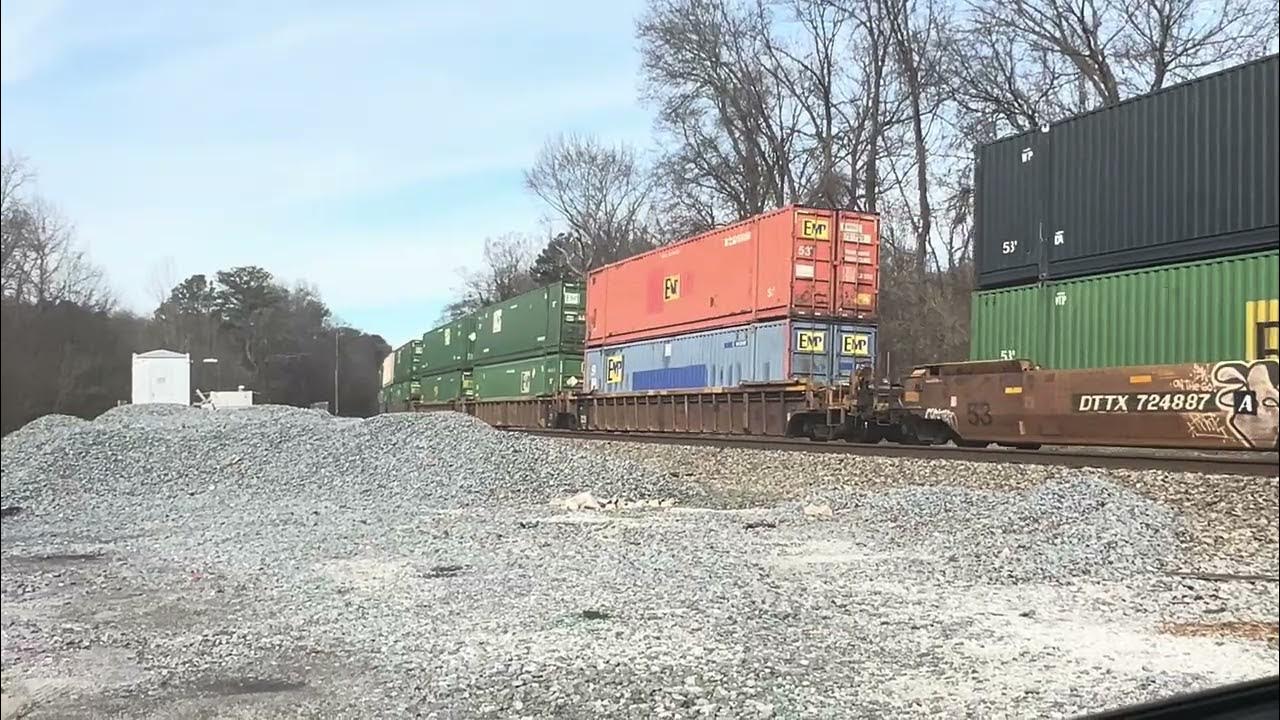 UP 8912 Leading a intermodal train on 28J (Loud Nathan K5LLA horn). - YouTube