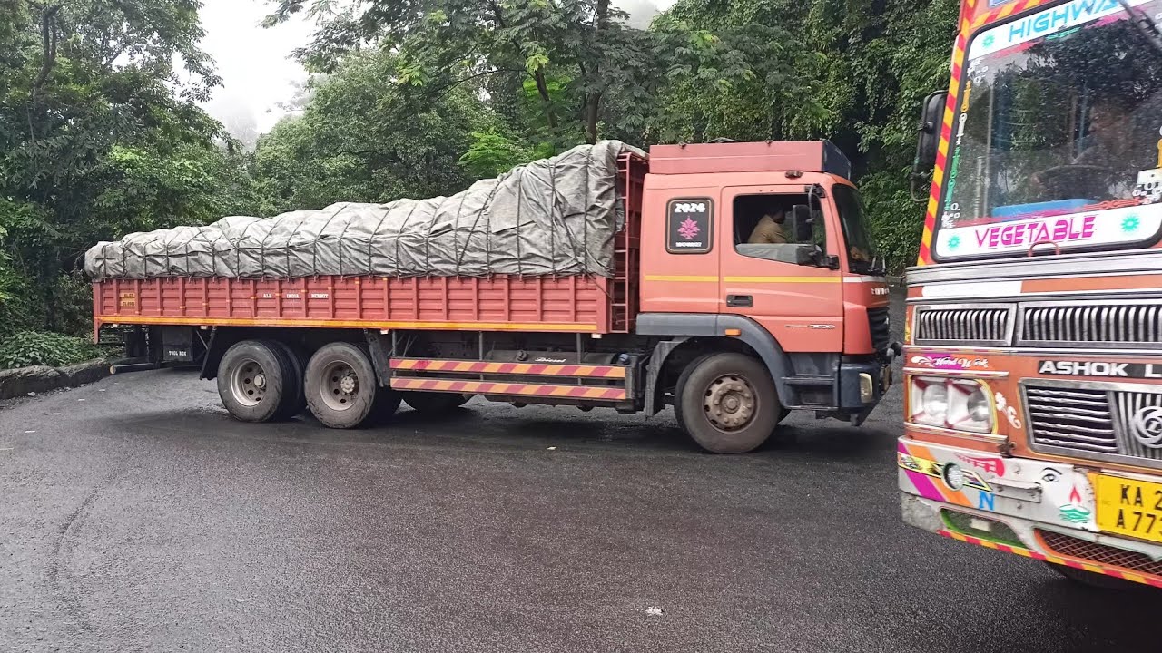 Heavy Load Lorry And Kerala State Rtc Buses Turning Sixth Hairpinbend ...