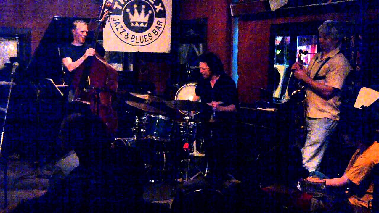 Ian Froman manages solo with broken bass foot pedal - YouTube