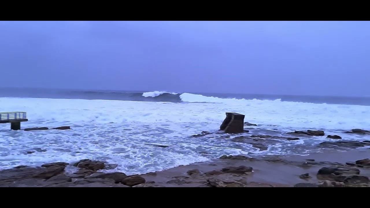 16.09.2023 5-7m high swells, waves hit Uvongo, South Coast, KwaZulu ...