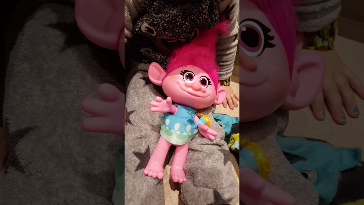 Hug Time Poppy Troll Doll | Toy Play Review - YouTube