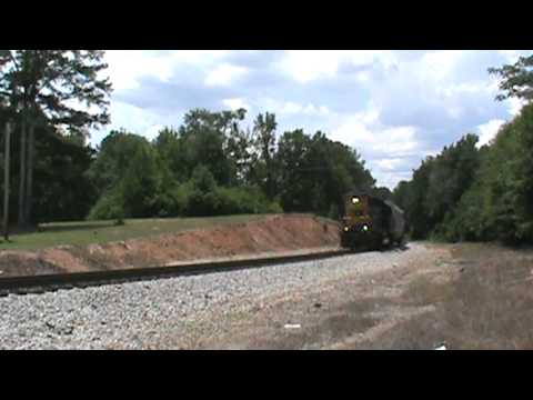 CSX 6085 leads CSX A742-16 in Newnan, GA - YouTube