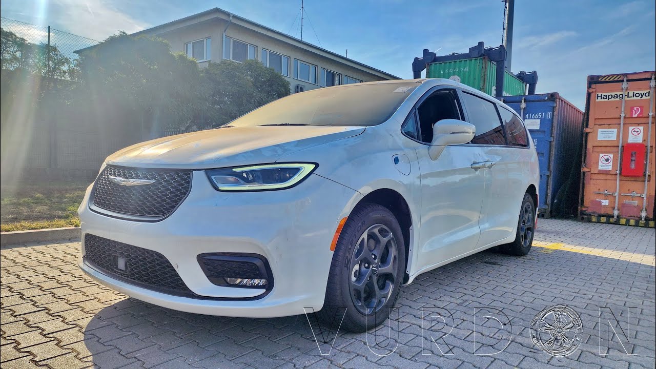 2022 Chrysler Pacifica lights modified according to EU standard - YouTube