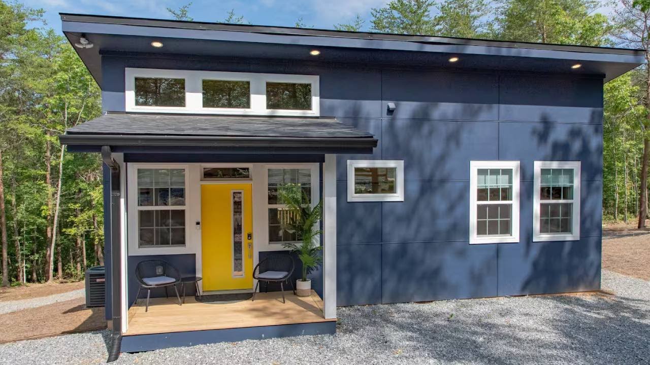 Stunning Beautiful Blue Cottage House, Lola’s Getaway | Living Design ...