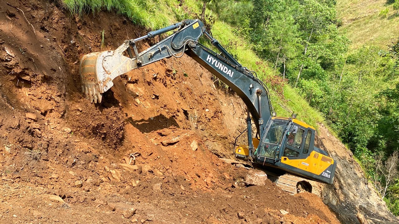 Extreme Excavation: Building a Perilous Mountain Path | Excavator ...