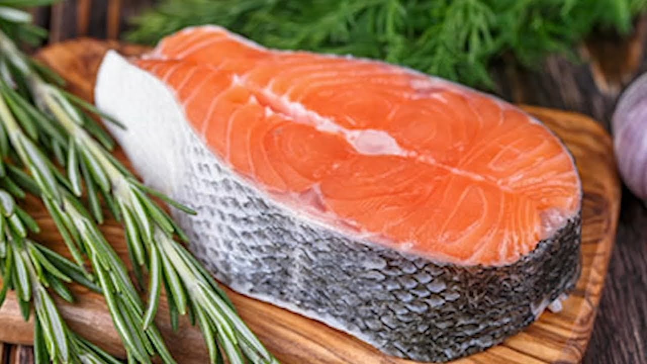 Genetically modified fish to eat growing in the Midwest - YouTube